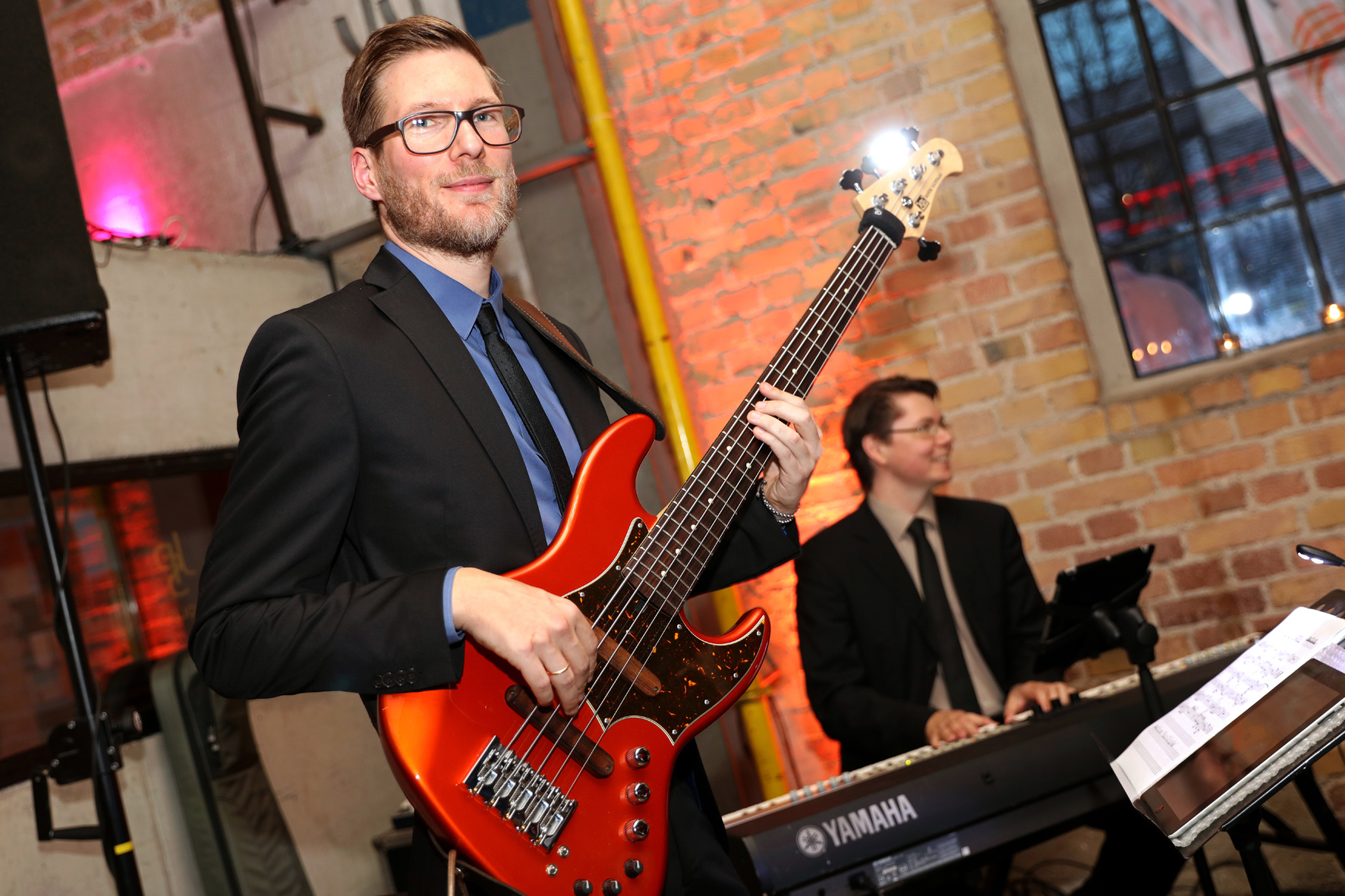 Delicious-Dinnermusik-Köln-Firmenfeier-Bass | Delicious Band